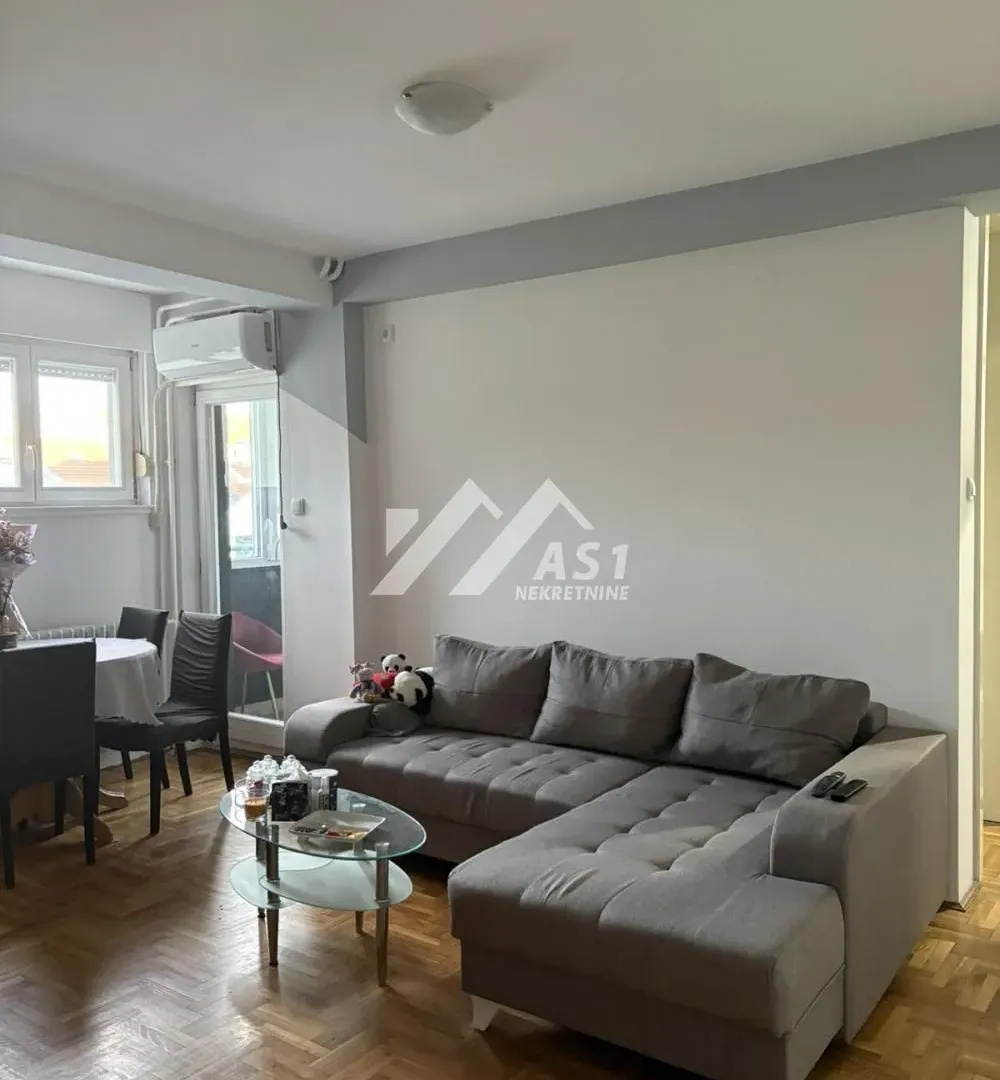 Izdavanje, jednosoban stan, 40m², Bulevar Oslobodjenja, Novi Sad Sve Podlokacije
