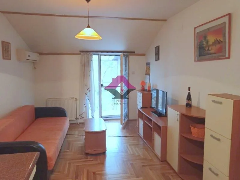 Izdavanje, jednosoban stan, 39m², Centar, Novi Sad