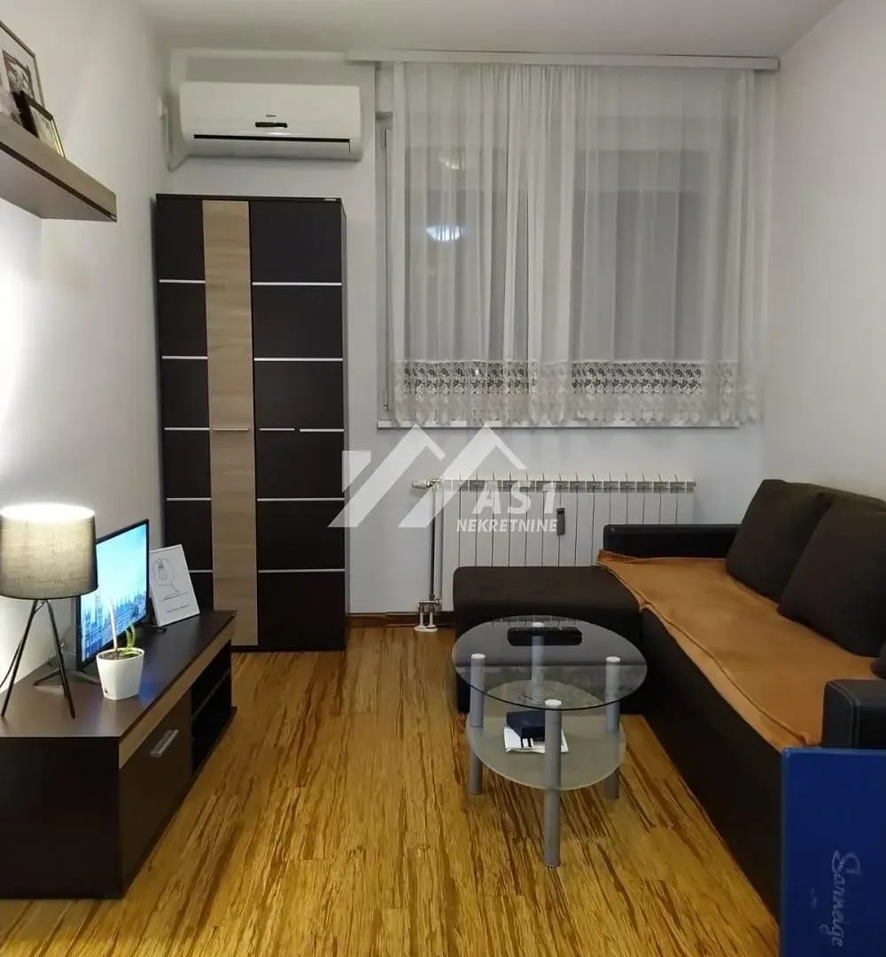 Izdavanje, jednosoban stan, 28m², Adamovićevo Naselje, Novi Sad Sve Podlokacije