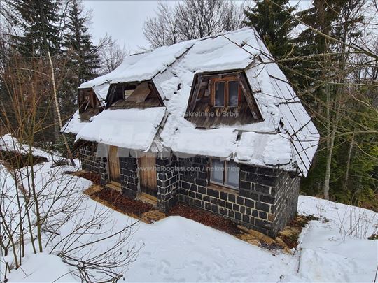 Kopaonik kuca na pocetku Vikend naselja