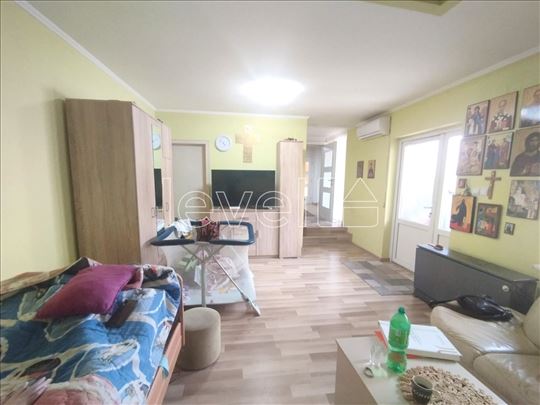 Kuća,Novi Sad,Adice,kv: 131.00
