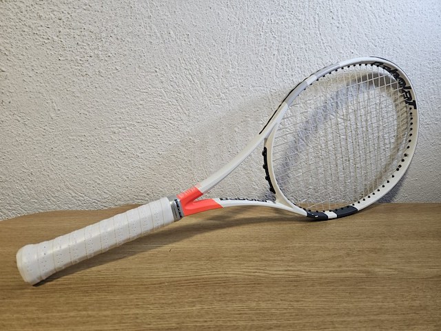 Pro teniski reket Babolat PURE strike 305g 686mm 4 3/8`