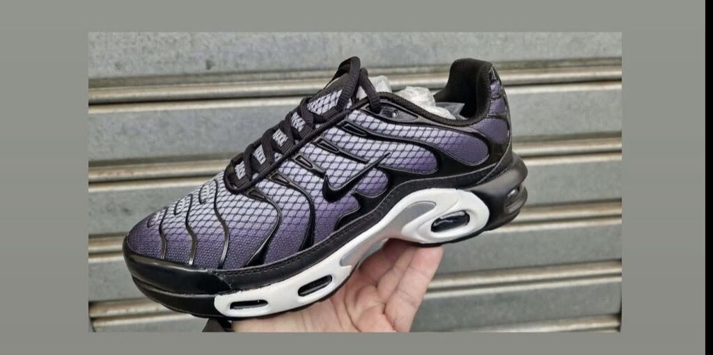 Nike Air Max Plus (TN) patike – crno‑sivo‑ljubičasti gradijent -