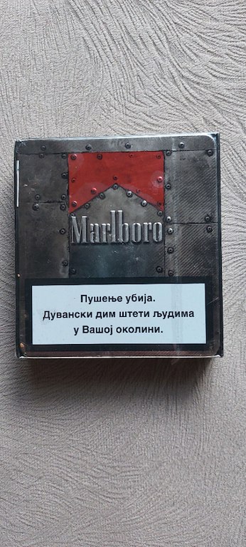 Na prodaju Marlboro limited edition metalna paklica. Bila u