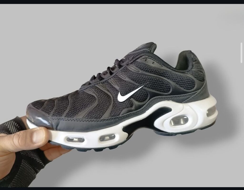 Nike Air Max Plus (TN) patike – crno/bela kolor šema - Gornjište
