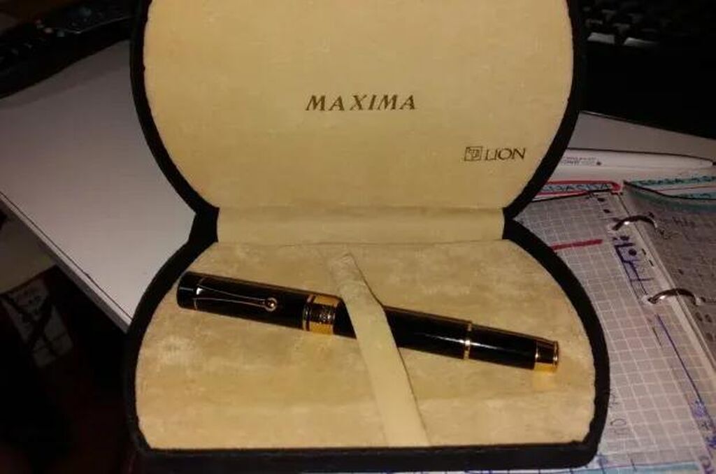 LION Maxima naliv-pero sa futrolom - Elegantno crno naliv-pero sa