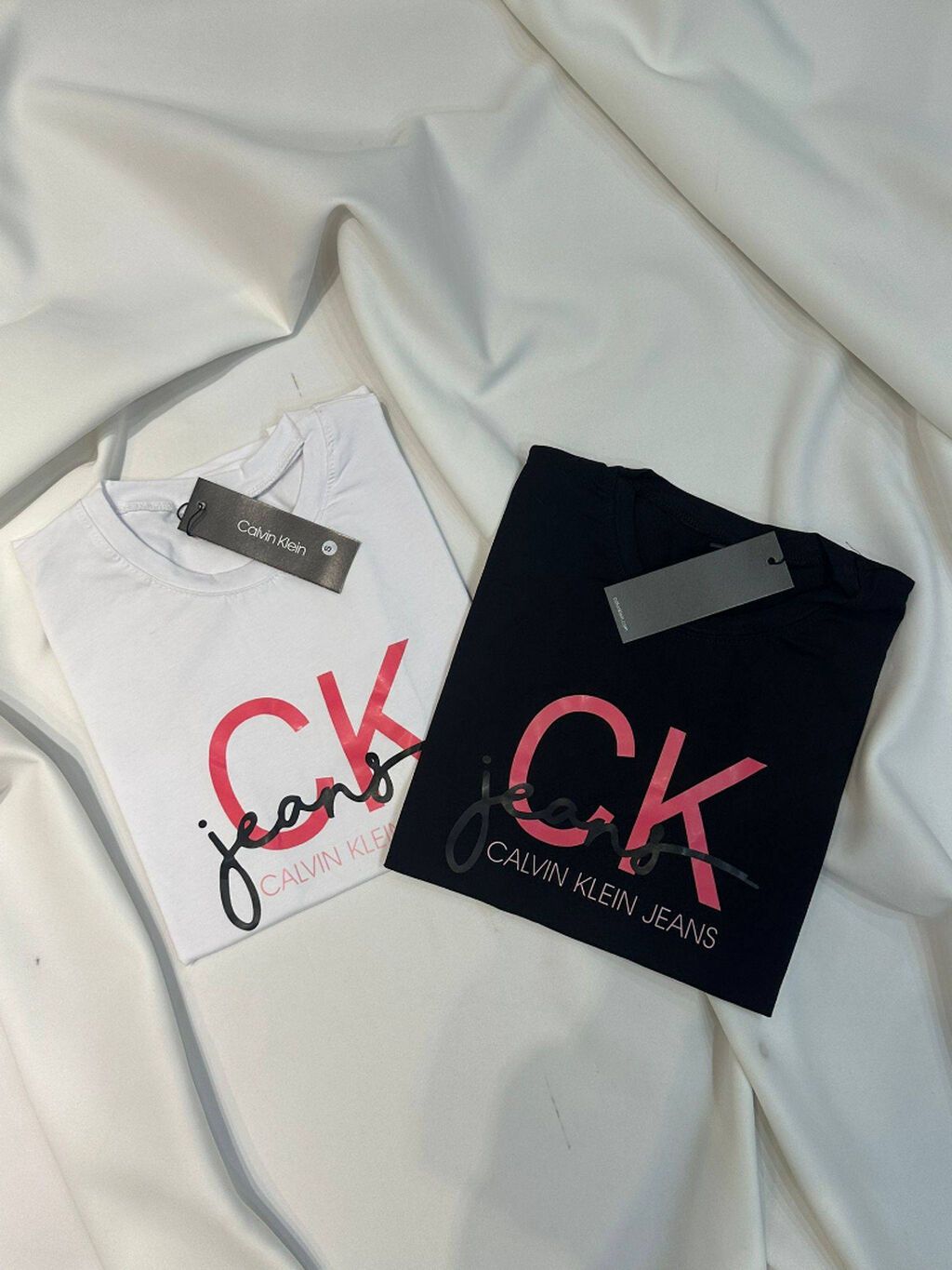 Ženske majice S, M, L, XL, XXL veličine 1 komad 2100 din 2 komada