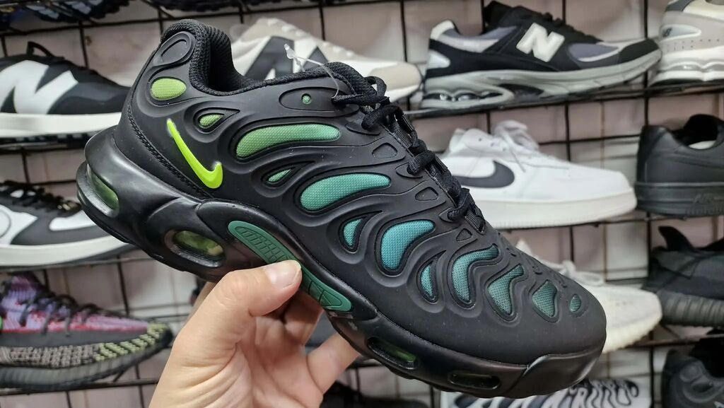 Nike Air Max Plus (TN) patike – muški model - Dizajn: crna osnovna