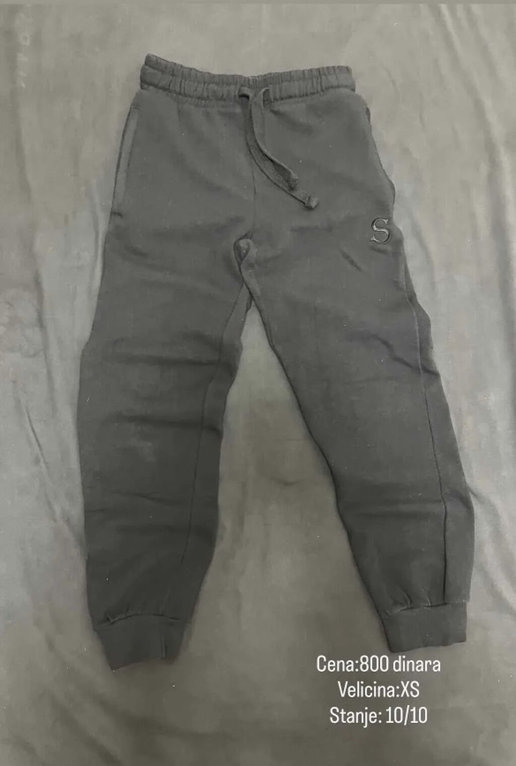 Tamnosive trenerke/jogger pantalone - Veličina: XS - Elastični pojas