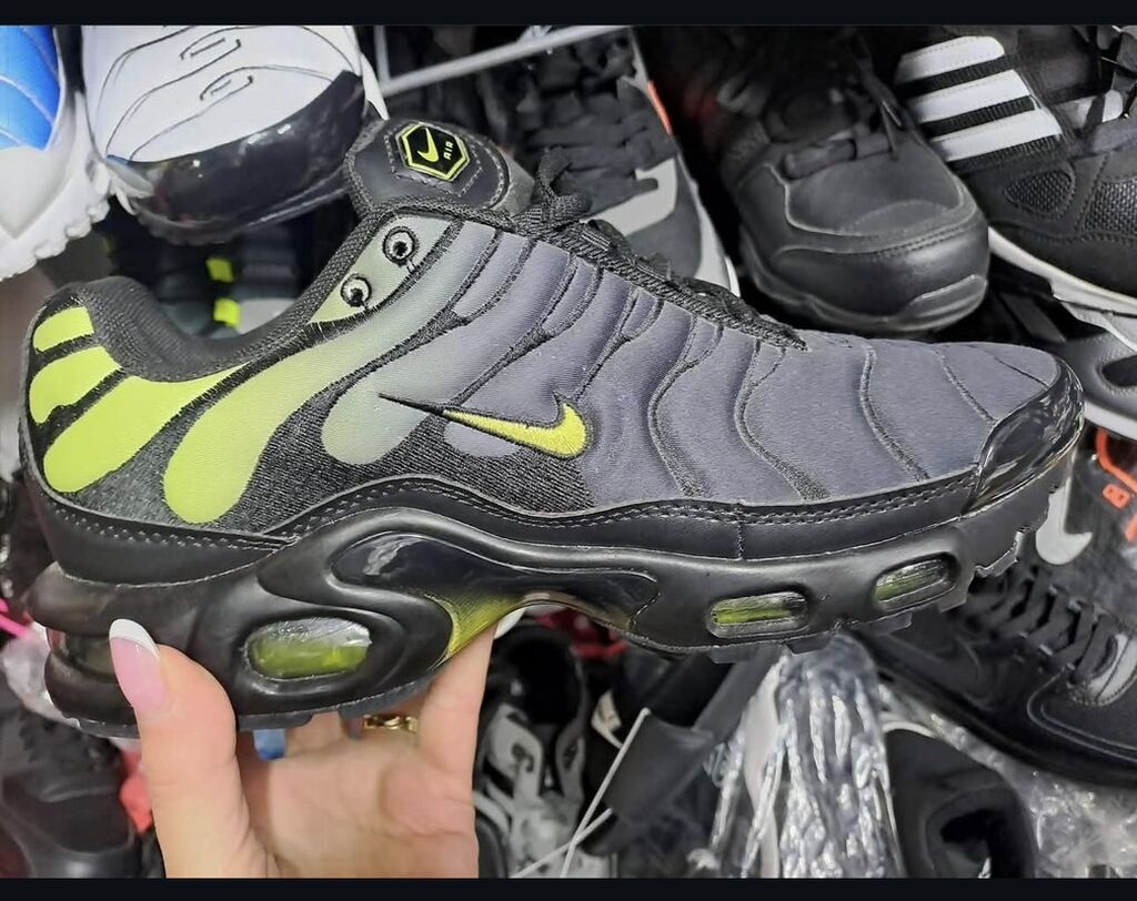 Nike Air Max Plus (TN) patike – muški model - Boja: crna osnova sa