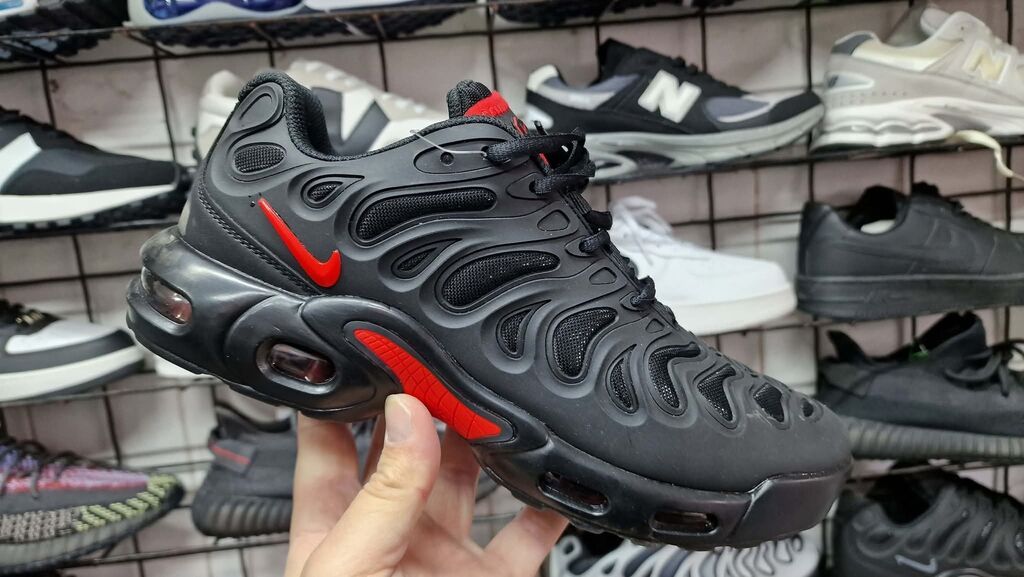 Nike Air Max Plus (TN) patike – muški model - Dizajn: agresivne