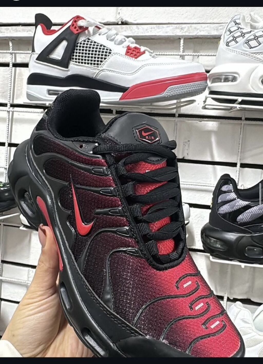 Nike Air patike – crno/crvene - Model sa Tuned Air jastučićima u đonu