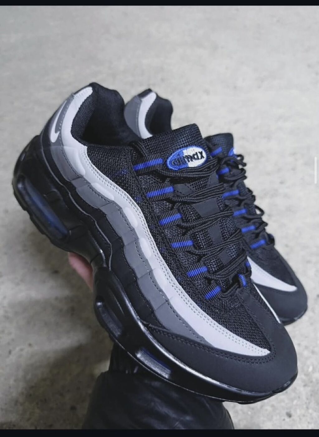 Patike inspirisane modelom Nike Air Max 95, u kombinaciji crne
