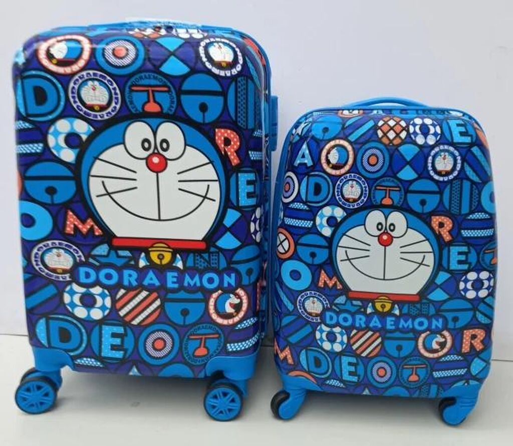 Set kofera Doraemon – 2 komada - Dizajn: šareni plavi print sa likom