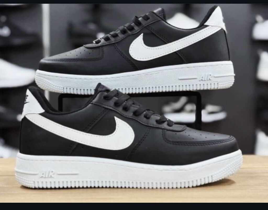 Nike Air Force 1 nizak model – crno/beli - Klasični AF1 dizajn sa