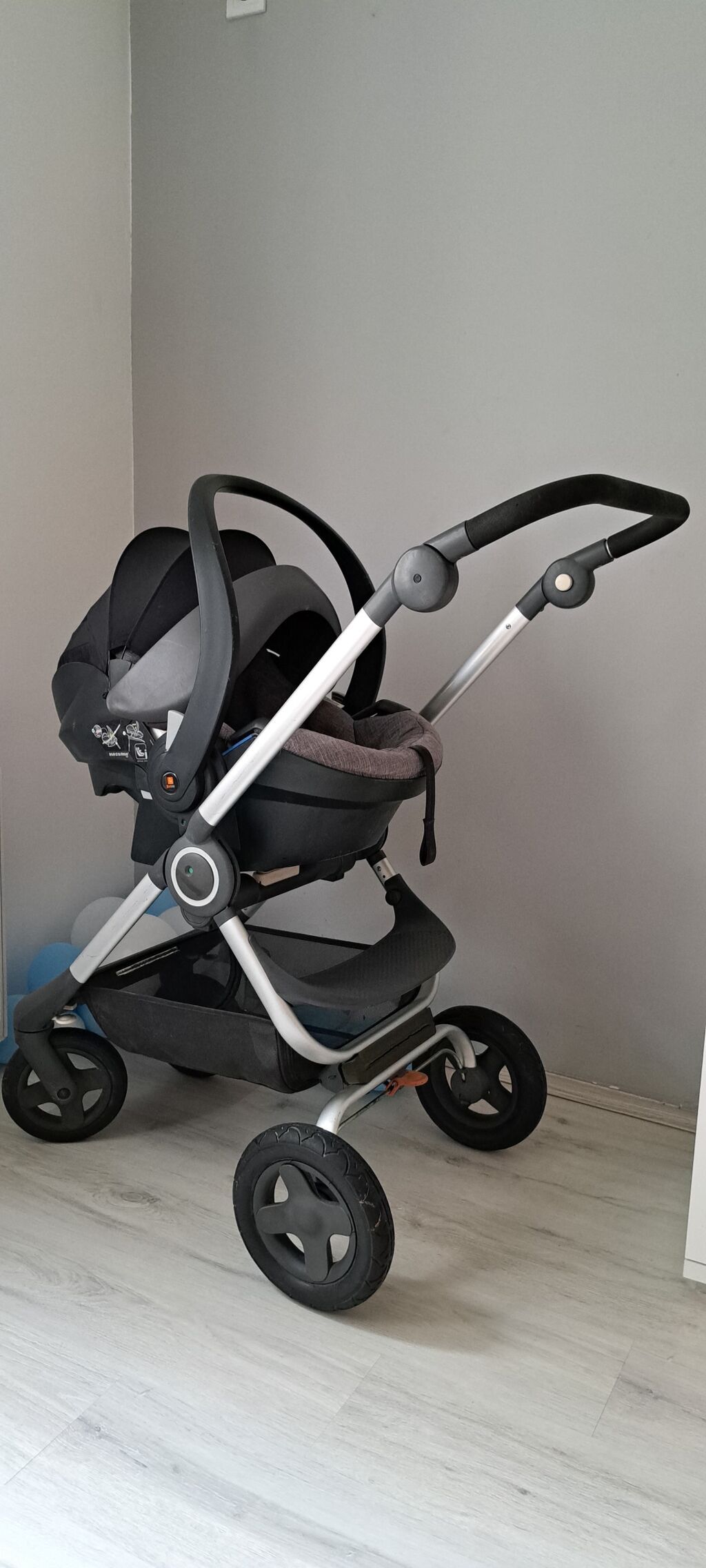 Stokke kolica sa auto-sedištem BeSafe - Komplet 2-u-1: ram Stokke