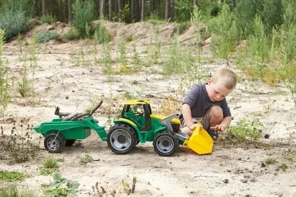 LENA Giants – veliki traktor sa prednjim utovarivačem i prikolicom -