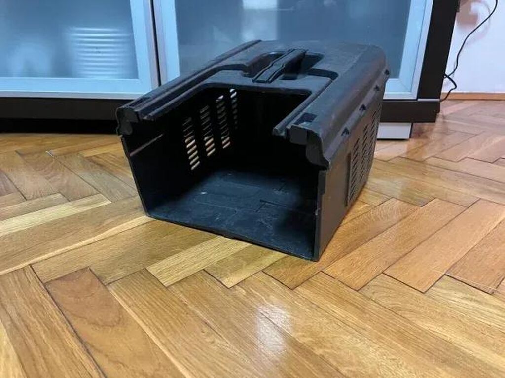 Plastična korpa/posuda za sakupljanje trave za kosilicu - Materijal