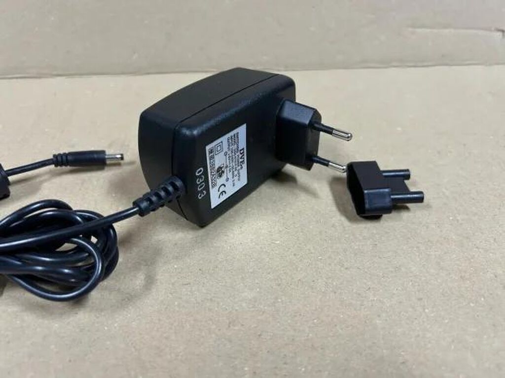 DVE switching adapter – model DSA-0151F-06 - Ulaz: 100–240 V, 50–60