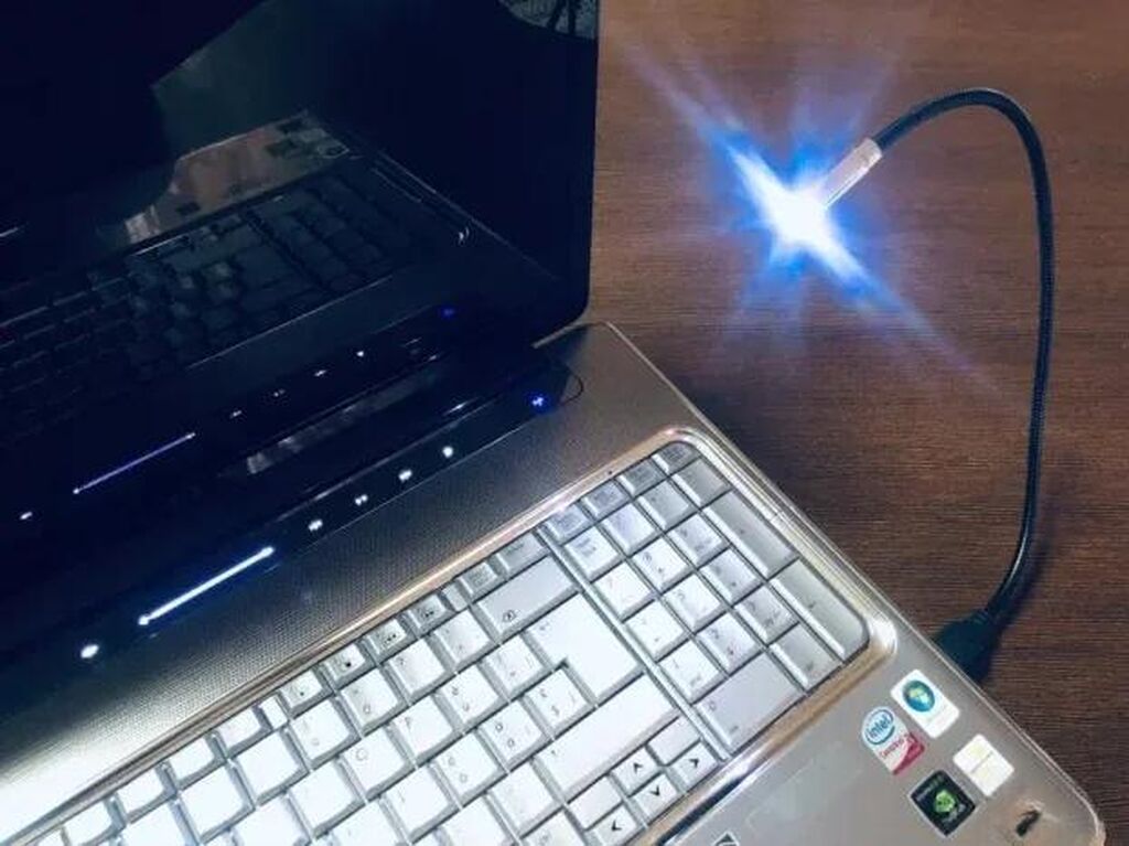 USB LED lampa za laptop – JES Collection - Prijenosna LED lampica za
