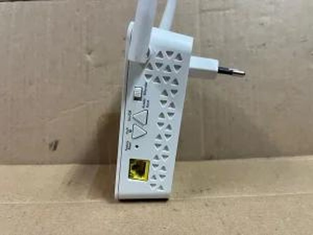 NETGEAR WiFi Range Extender (pojačivač signala), model EX6100 -