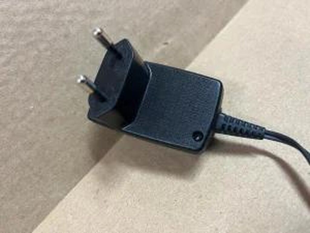 Punjač/adapter za mrežu sa EU utikačem - Ulaz: 100–240 V AC, 50/60 Hz