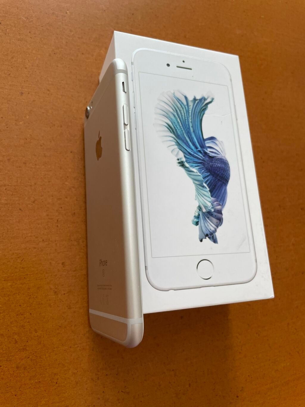 Iphone 6s, silver 32 GB Star 4 god, kupljen preko MTS paketa ali SIM