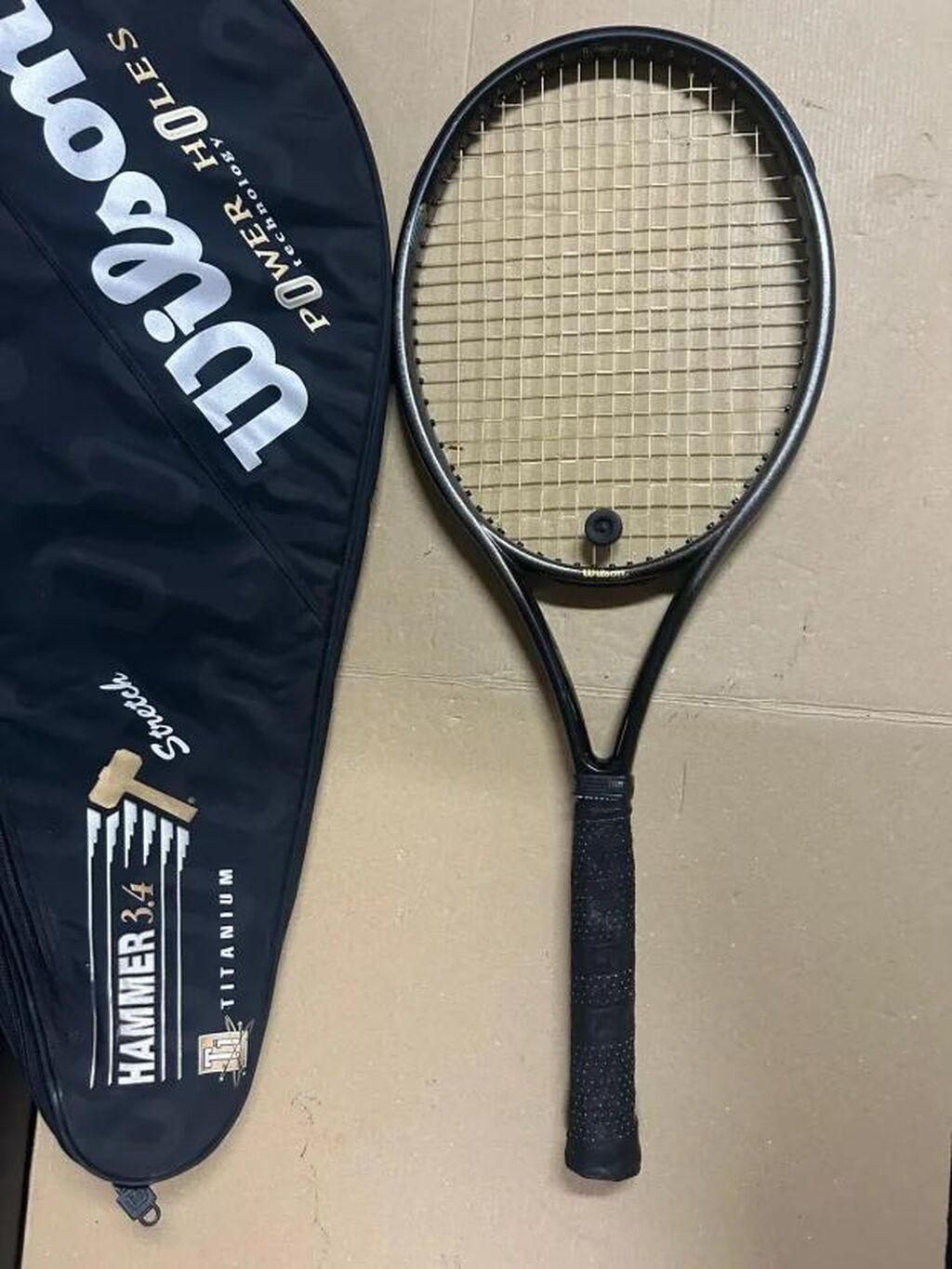 Wilson Hammer 3.4 Stretch Titanium teniski reket + originalna Wilson