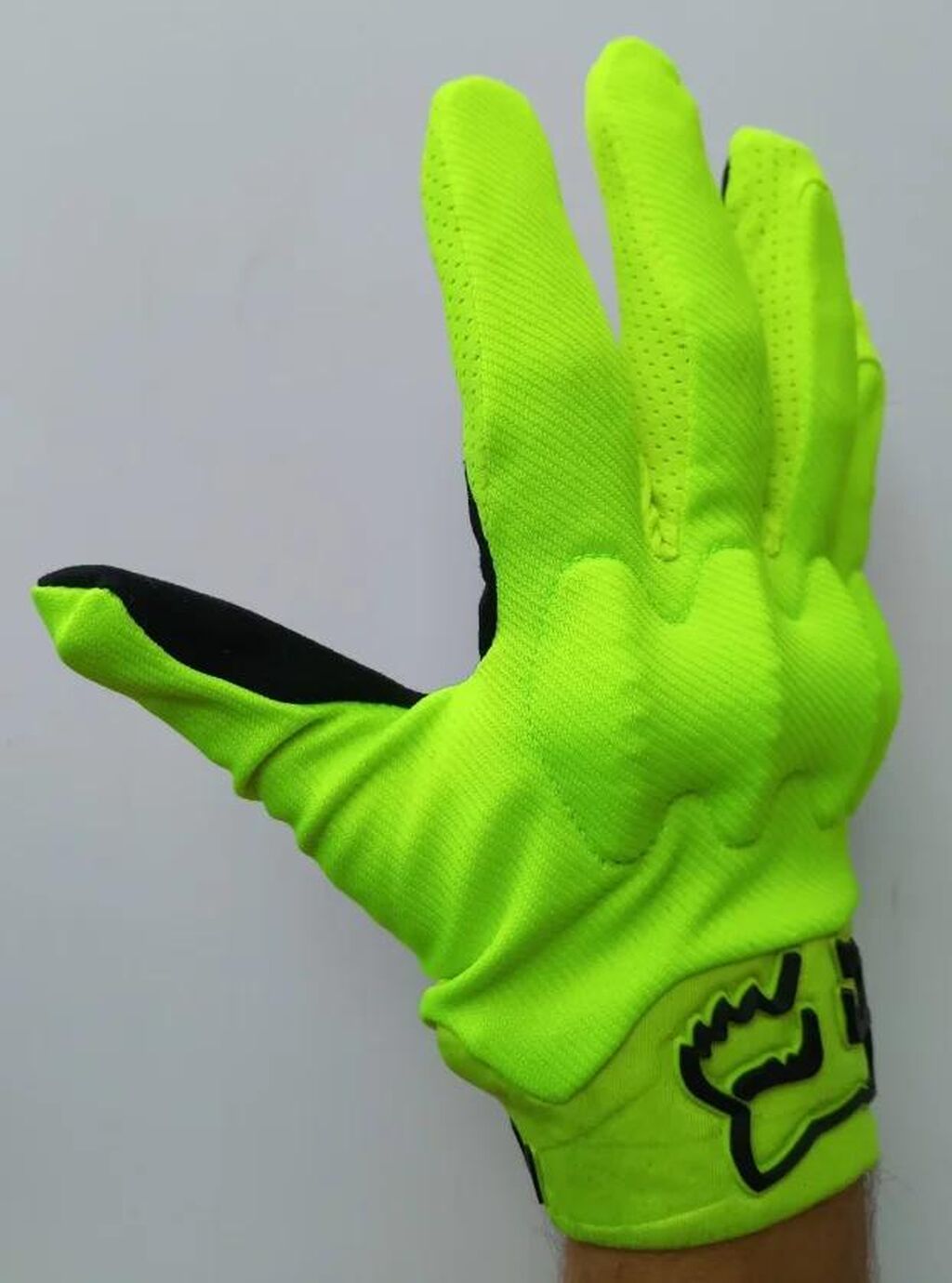 Neon žute sportske rukavice sa zaštitom za zglobove i prstima sa