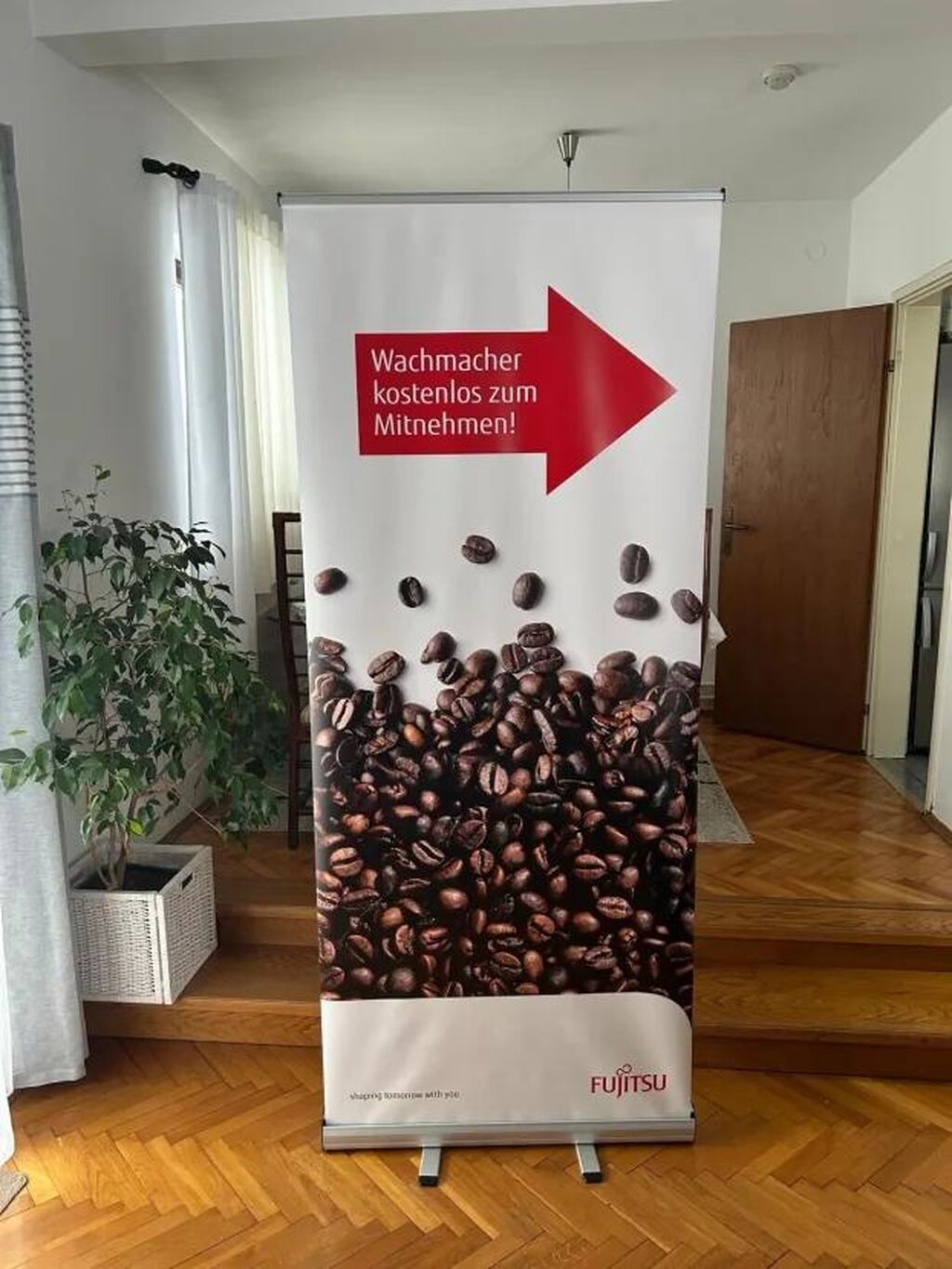 Roll-up baner sa grafikom kafe – Fujitsu - Prenosivi roll-up stojni