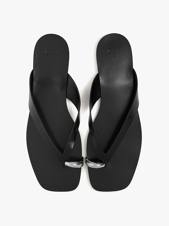 LEATHER THONG SANDALS WITH METALLIC DETAIL