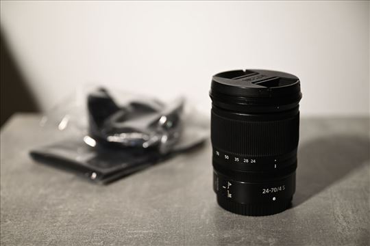 Objektiv Nikon Z 24-70mm f/4 S – odlično stanje