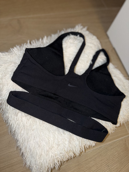 Nike top