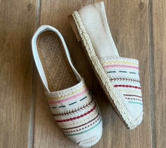 Nove espadrile