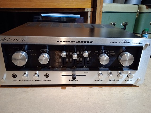Marantz 1070