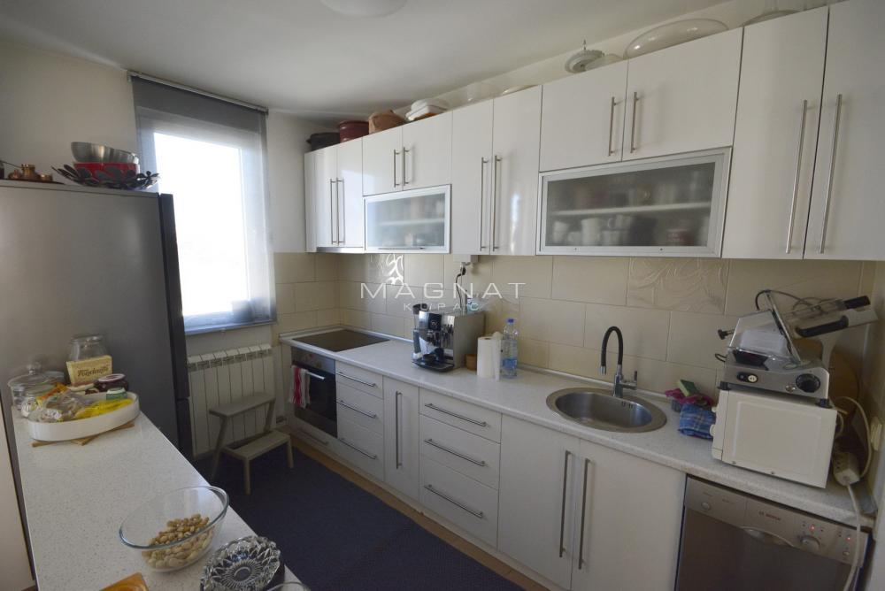 Četvoroiposoban stan na prodaju, 106m2, 338.000€