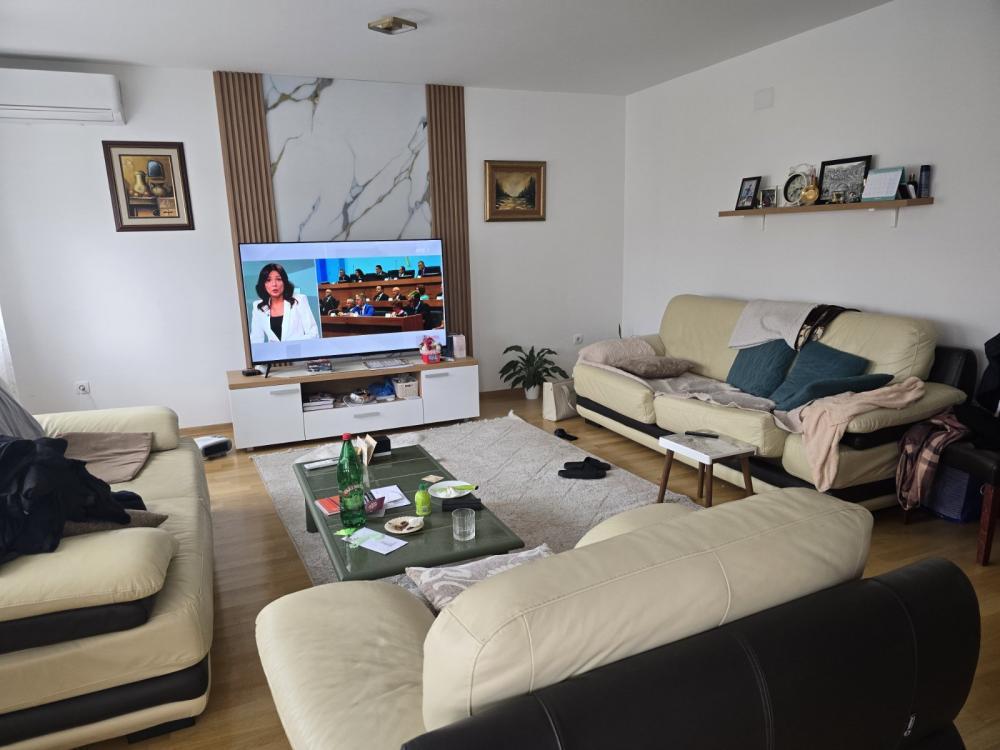 Mihaila Šolohova, Trosoban stan za izdavanje, 105m2, 700€