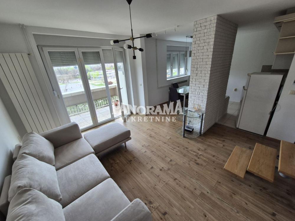 Španskih boraca, Troiposoban stan za izdavanje, 74m2, 900€