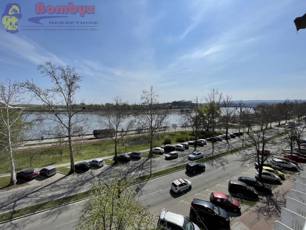 Trosoban stan na prodaju, 71m2, 257.500€