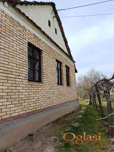 Grgurevci trosobna kuća 72m2 na placu od 16ari HITNO!