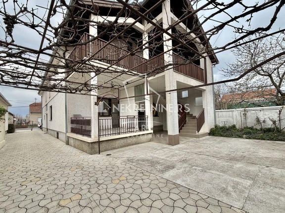 Stara Pazova, porodična kuća, mereno 175m2 ID#14601