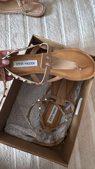 Nove sandale u kutiji steve madden
