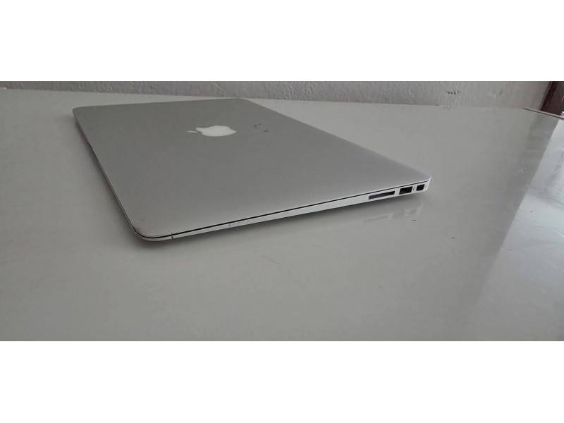 Macbook Air A1369 - neispravan!