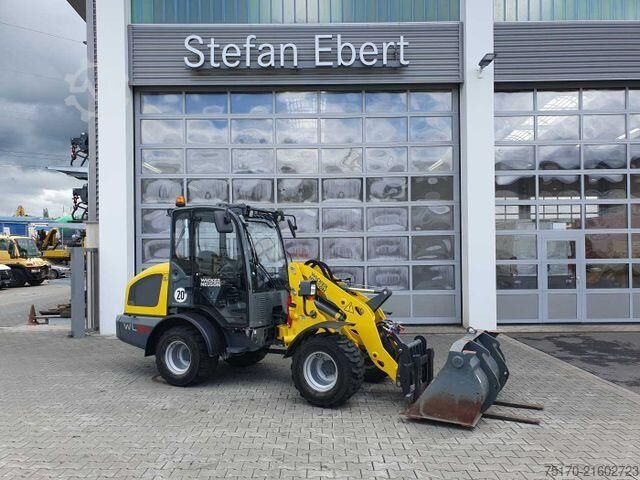 Utovarivač
Wacker WL34 (RL40) / Schaufel + Gabel / nur 743h / 62PS