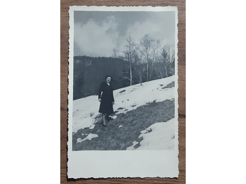 Vintage razglednica – Žena na planini – 1950-e – Agfa