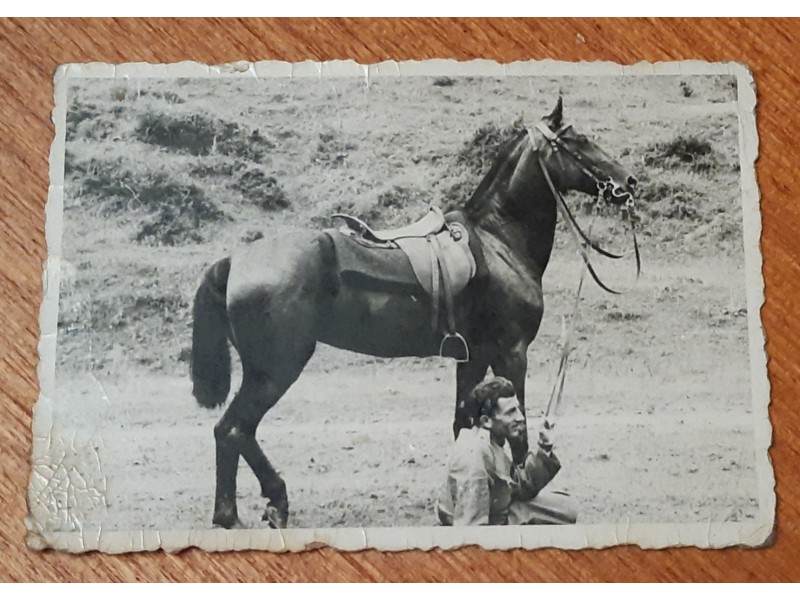 Vintage fotografija – Vojnik sa konjem – 1917