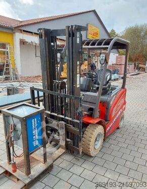 Terenski viljuškar
Manitou ME 425 C 2,5 t Elektro