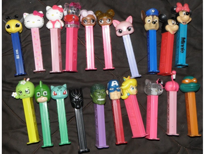 LOT PEZ FIGURICE 20kom.