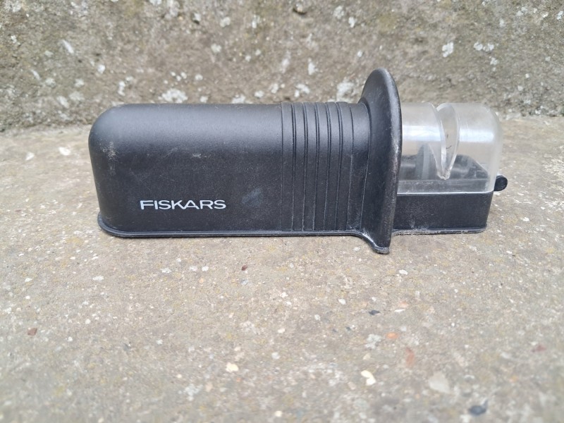 Fiskars ostrac za noveve
