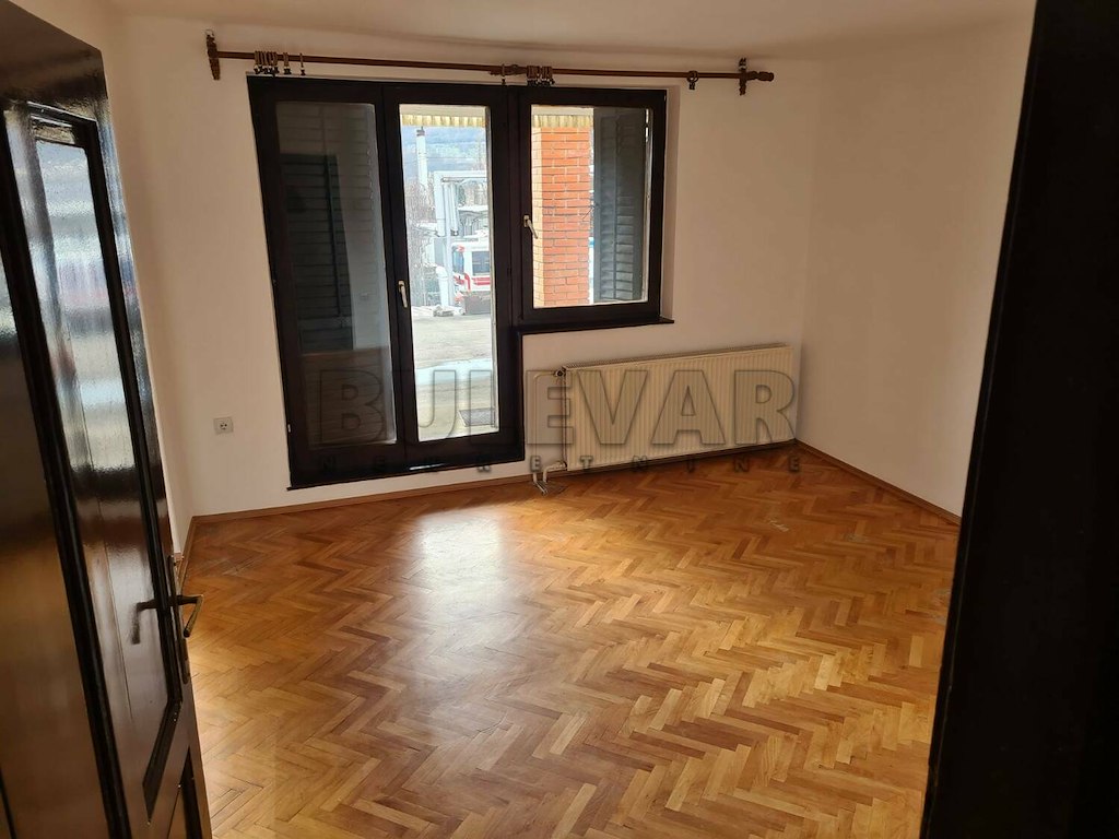 Kuća, Niš - Niška banja | Izdavanje · 190m² · 700€